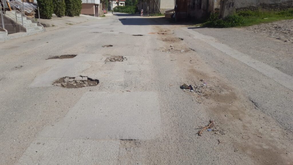 Klenike: Svi kukaju, samo vulkanizer trlja ruke - Bujanovačke