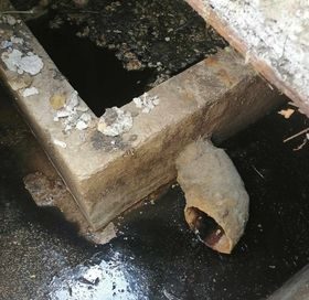 Kanalizacija u Banji ne prestaje da se izliva, Komunalac odneo pumpe pa "zaboravio" da ih vrati ...