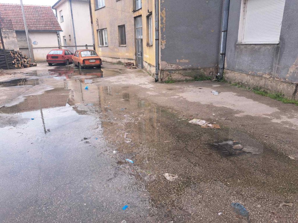 Kanalizacija u dvorištima Bujanovčana, Komunalac čeka pomoć - Bujanovačke