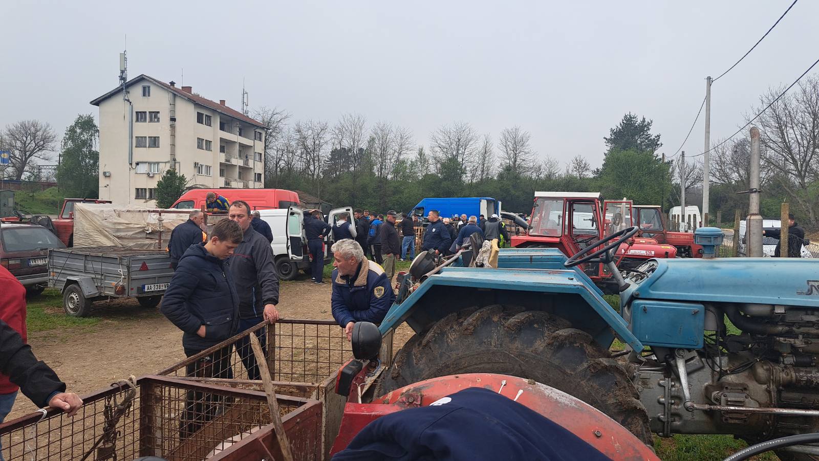 Goran, Saša i Stole idu kući pevajući sa pijace u Ristovcu - Bujanovačke