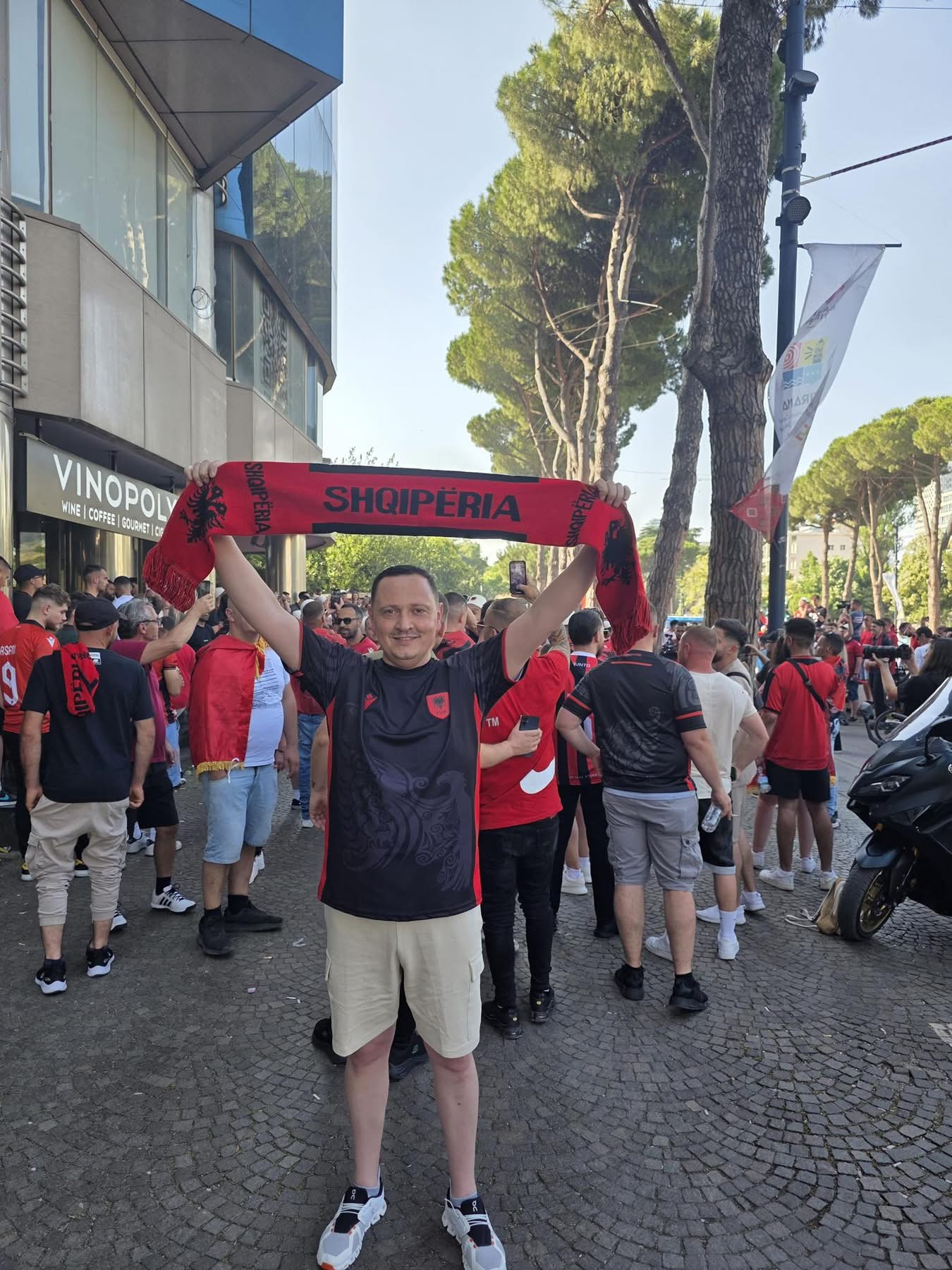 Albanci iz Bujanovca na utakmici u Tirani, i Pajaziti među navijačima ...