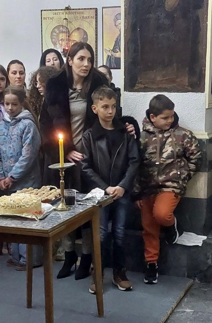 Detinjci u Bujanovcu: Kuma Aleksandra darivala crkvu (foto) - Bujanovačke