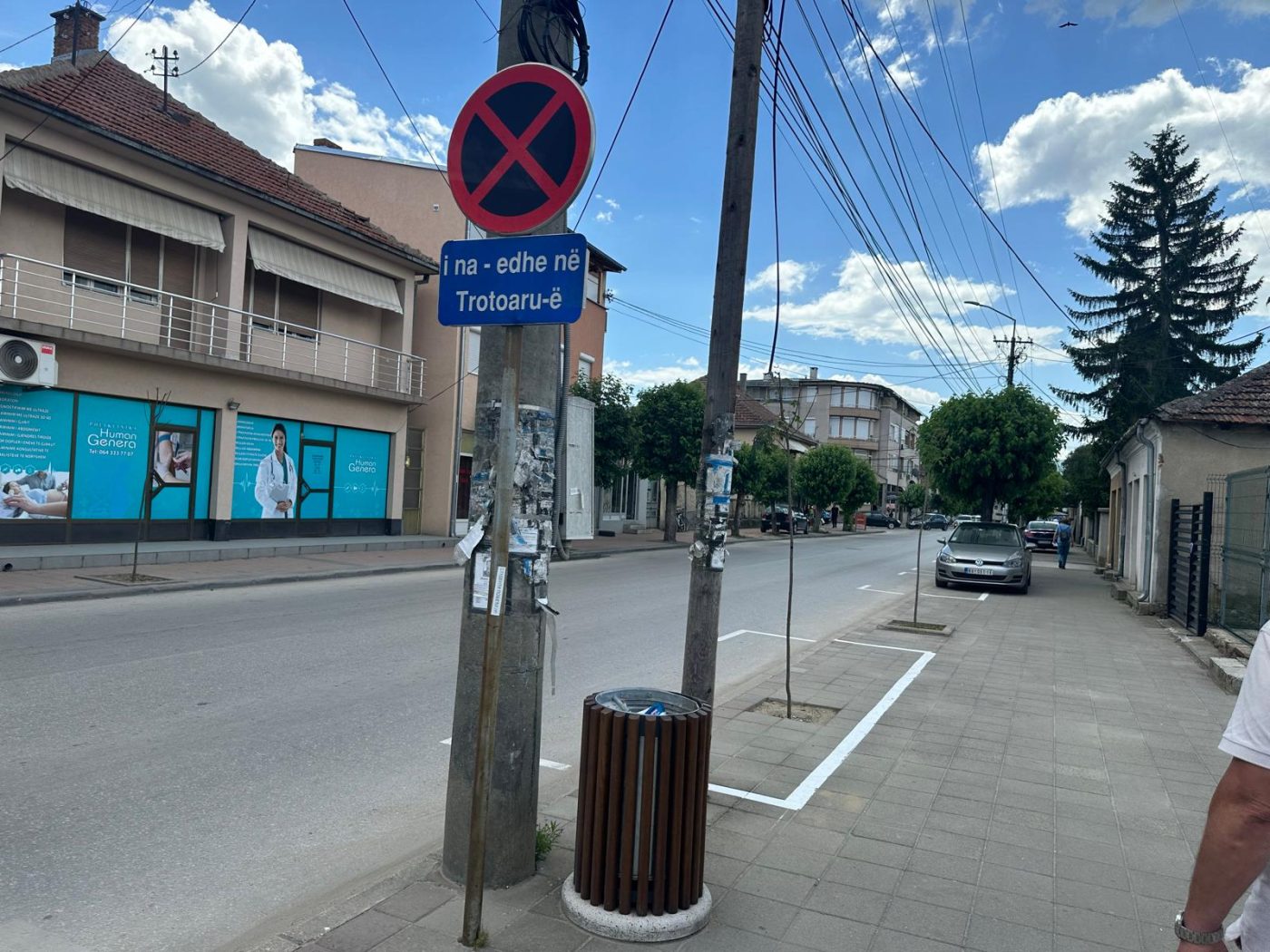 Da li je drveće platilo parking? Parking mesta u glavnoj ulici zauzele ...